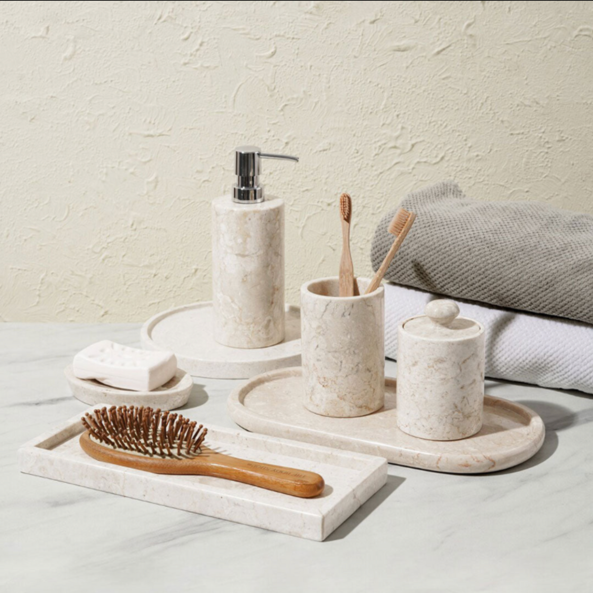 Marble bathroom accessories set - Black and beige marble decor
